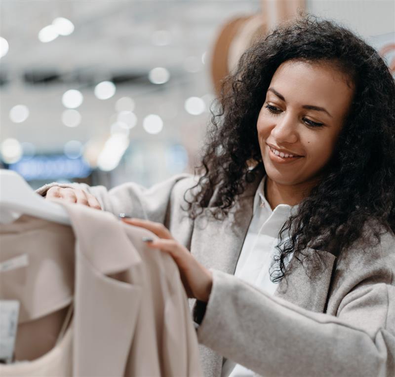 Transforming Virtual Fashion Design and Retail with Generative AI